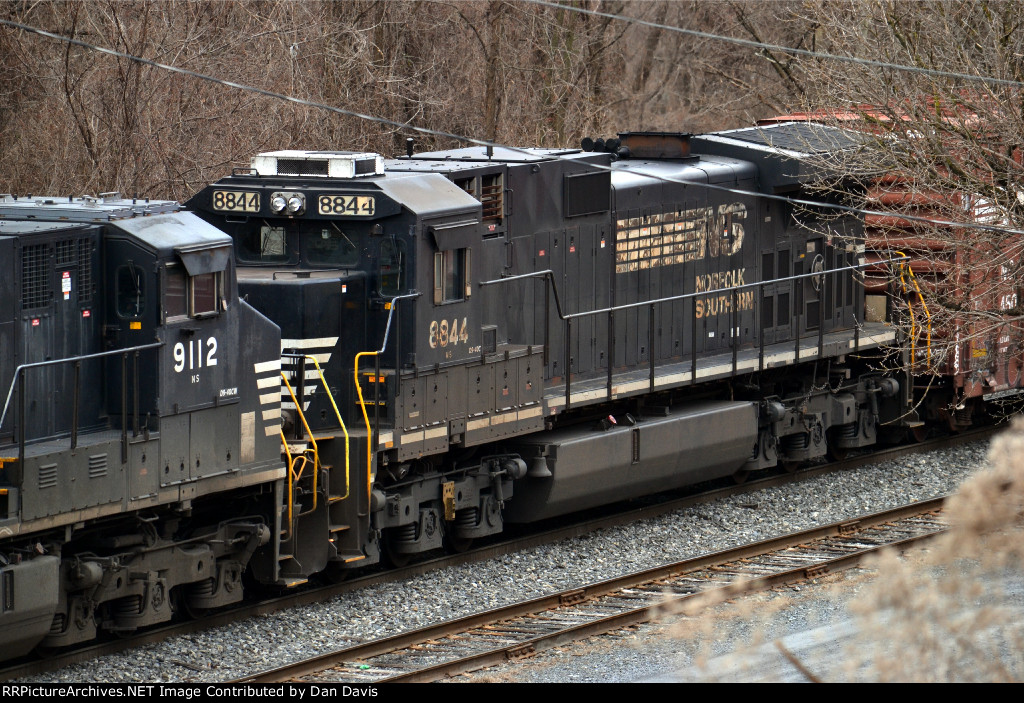 NS C40-9 8844 third out on M6N